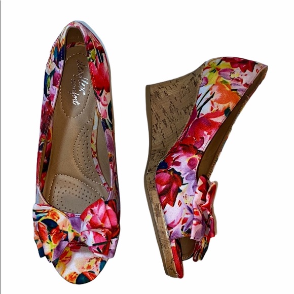 dexflex comfort | Shoes | Dexflex Floral Peep Toe Wedge Shoes | Poshmark